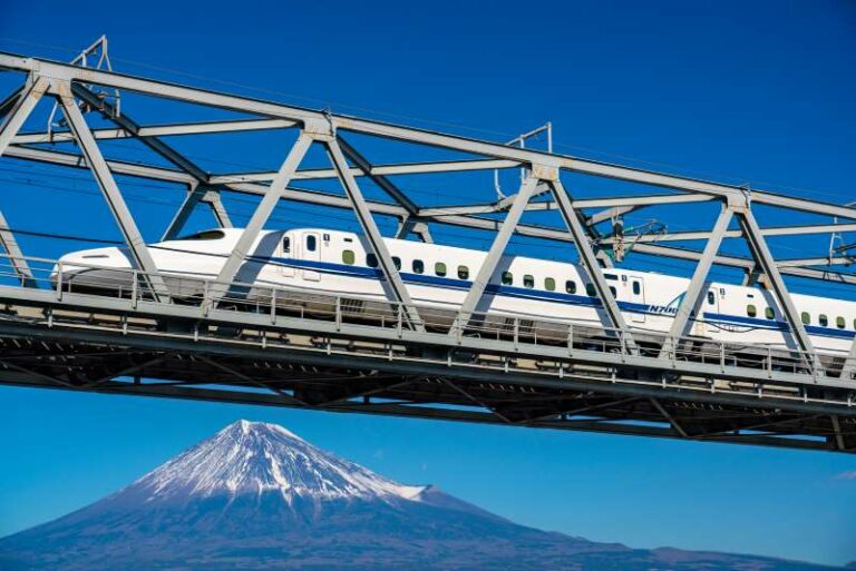 How to Ride Trains in Japan : A Simple Guide! Learn How to Check Train ...