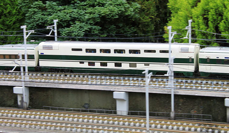 東武 新型特急 N100系 スペーシアX がJR東京駅に乗り入れ！ 東武ワールドスクウェア1/25モデルで実現、7/17まで3日間限定運転の衝撃動画 | 鉄道ニュース | 鉄道チャンネル