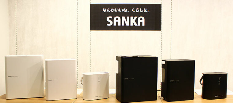 新潟発 SANKA 最新UVスチーム加湿器 3種登場！ 業界初、煮沸スチームに直接UV-Cを照射し強力除菌＆加湿効果アップ_プロの歌手 モデル 声優も注目する SANKA 最新モデルの ...