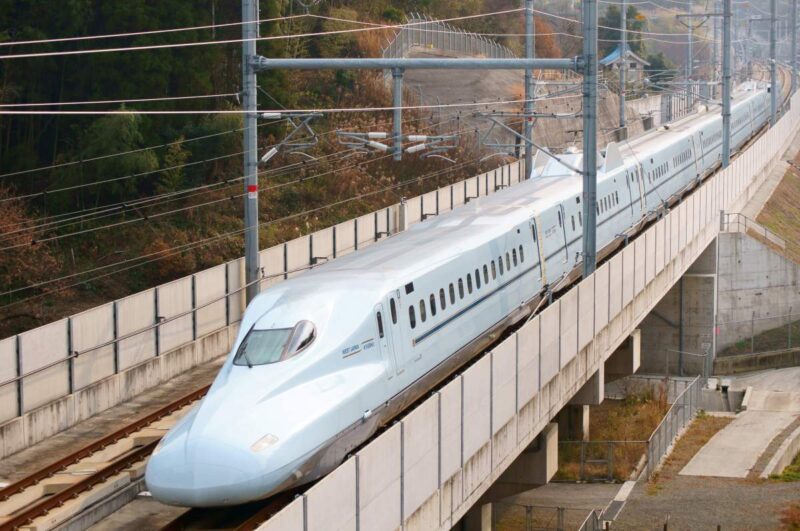九州新幹線を運行するN700系8000番台の「普通車指定席のシートピッチ」は？【クイズ】 | クイズ | 鉄道チャンネル